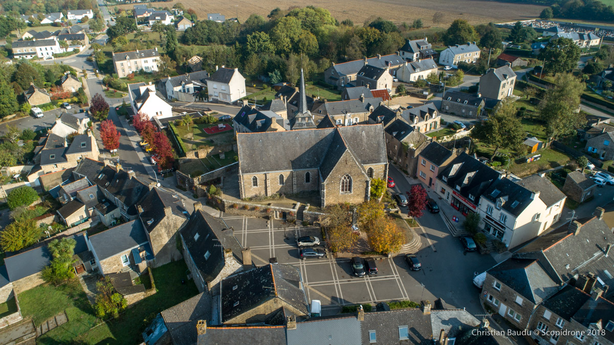 Place de l'église - Molac